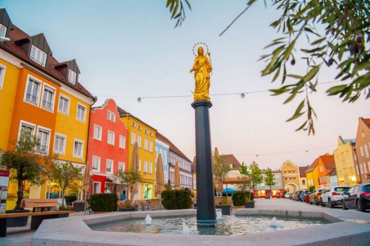 Marienplatz - Brunnen - Sehenswürdigkeiten - Tourismus - Freizeit und ...